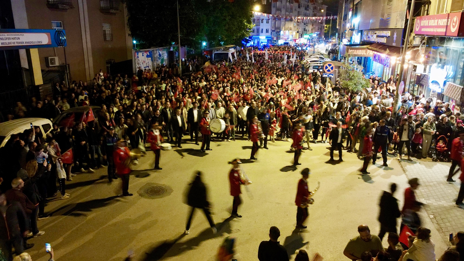 GENÇLİK MUSTAFAKEMALPAŞA’YI AYDINLATTI | Mustafakemalpaşa Haber ...